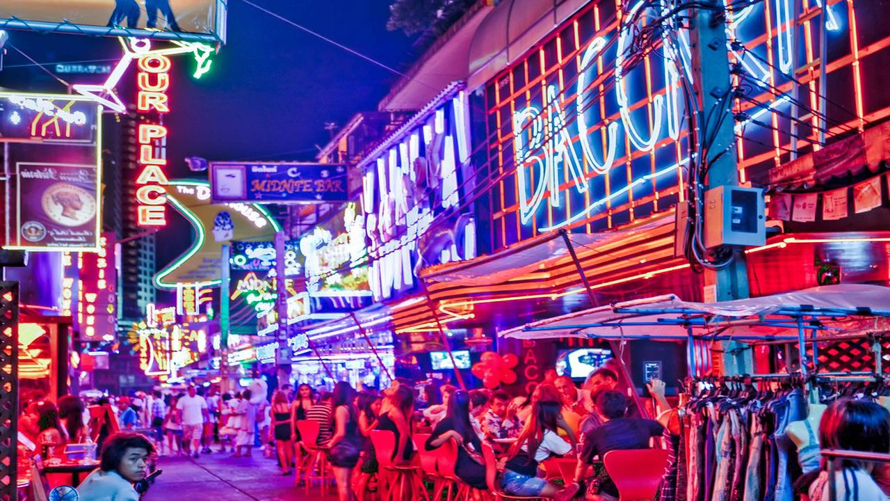 Bangkok’un Renkli Gece Hayatı: Soi Cowboy